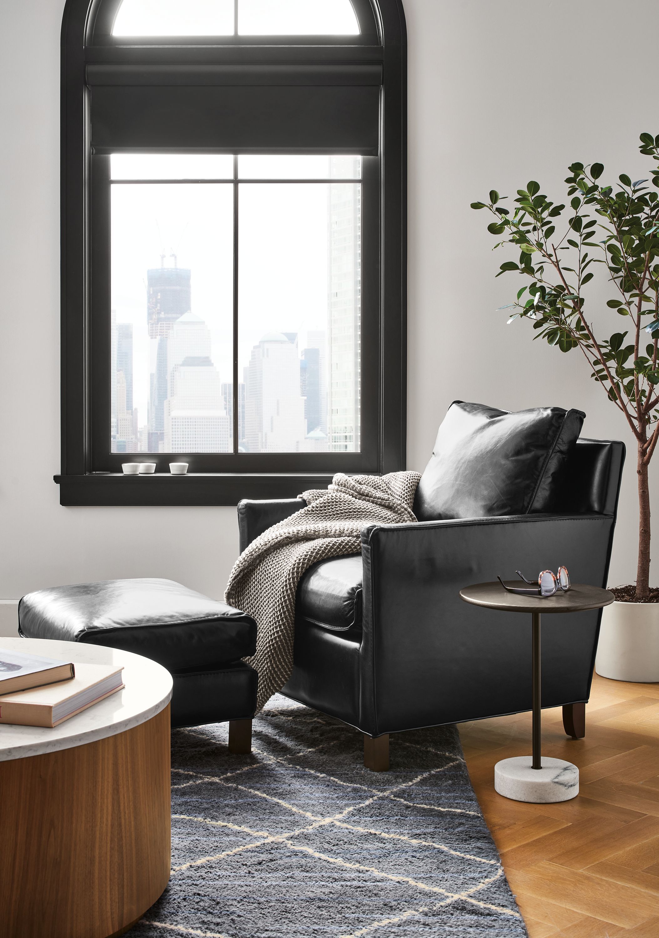 Bram Chair in Vento Black Leather Living Room Board